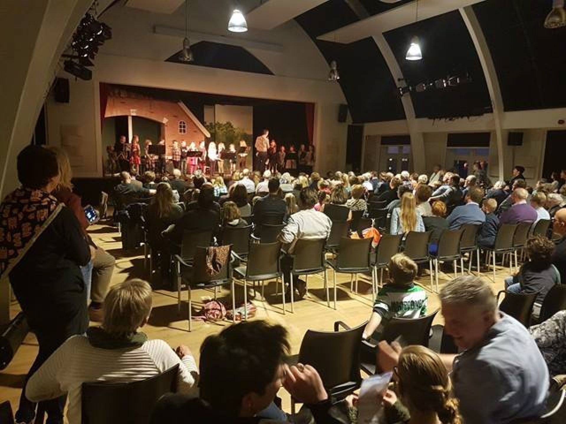 Video: Volle zaal voor eerste optreden leerlingen muziekschool | Nieuws ... Video: Volle zaal voor eerste optreden leerlingen muziekschool | Nieuws ...